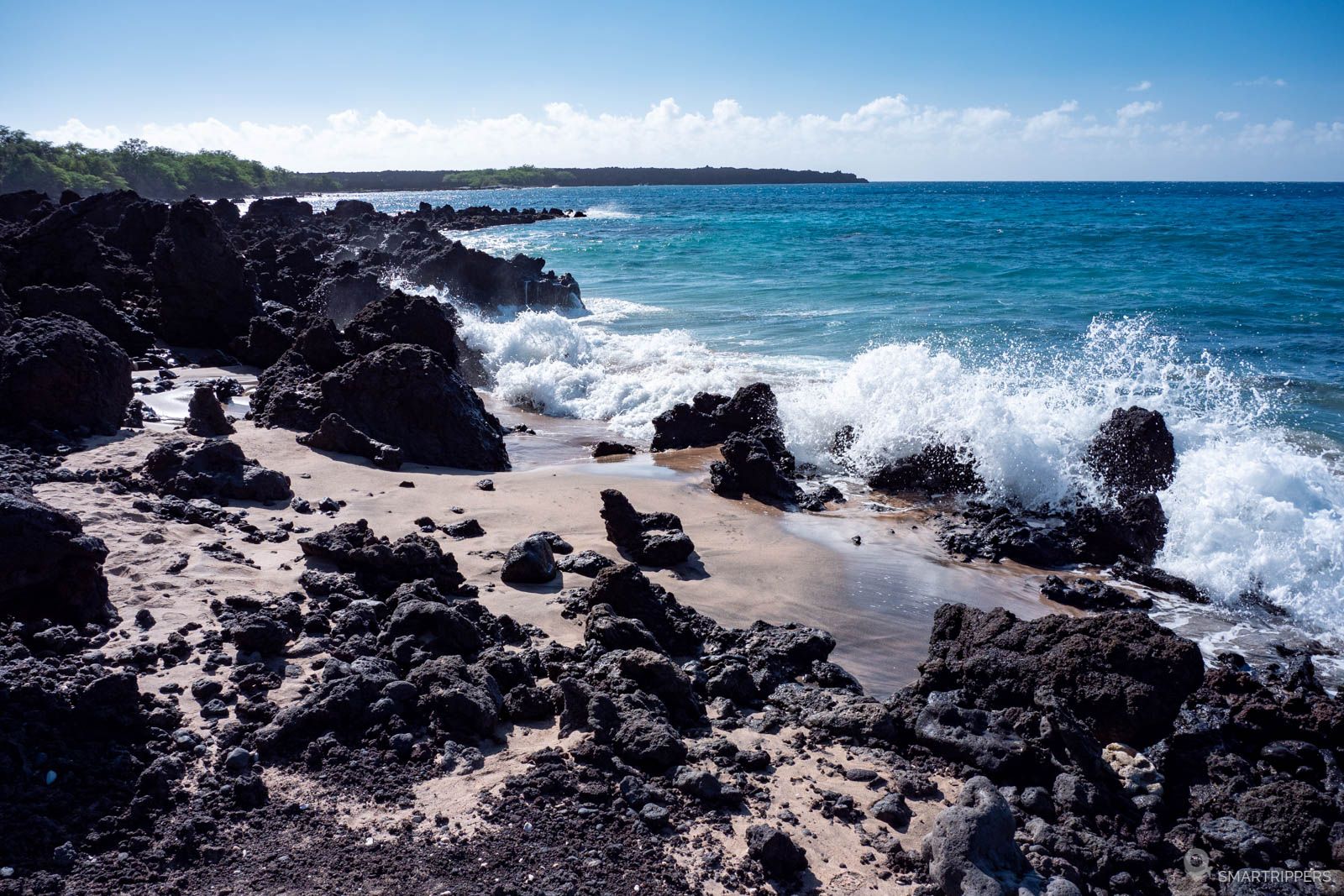 Hanakaoo Parkoapili Trail: walking along the waterfront in Maui ...