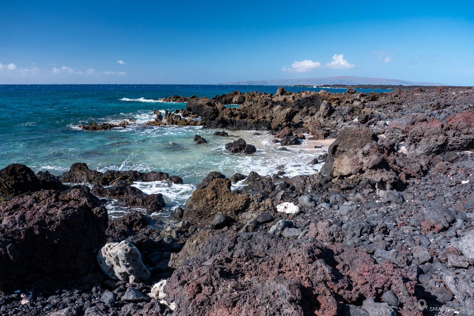 Hanakaoo Parkoapili Trail: walking along the waterfront in Maui ...
